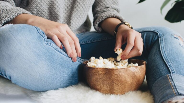 How to Stop Nighttime Binge Eating and Ditch Snacking at Night